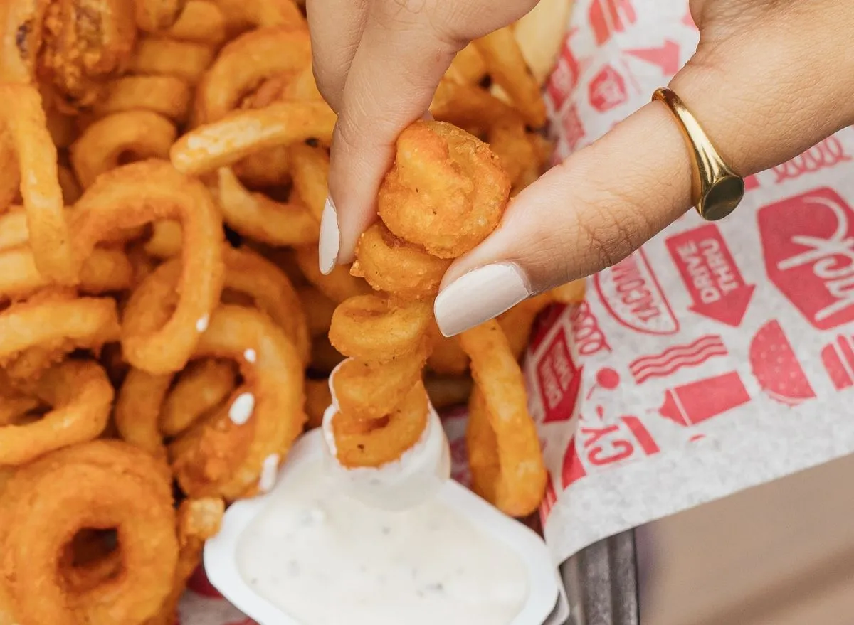 8 Restaurant Chains That Serve the Best Curly & Waffle Fries — Eat This ...
