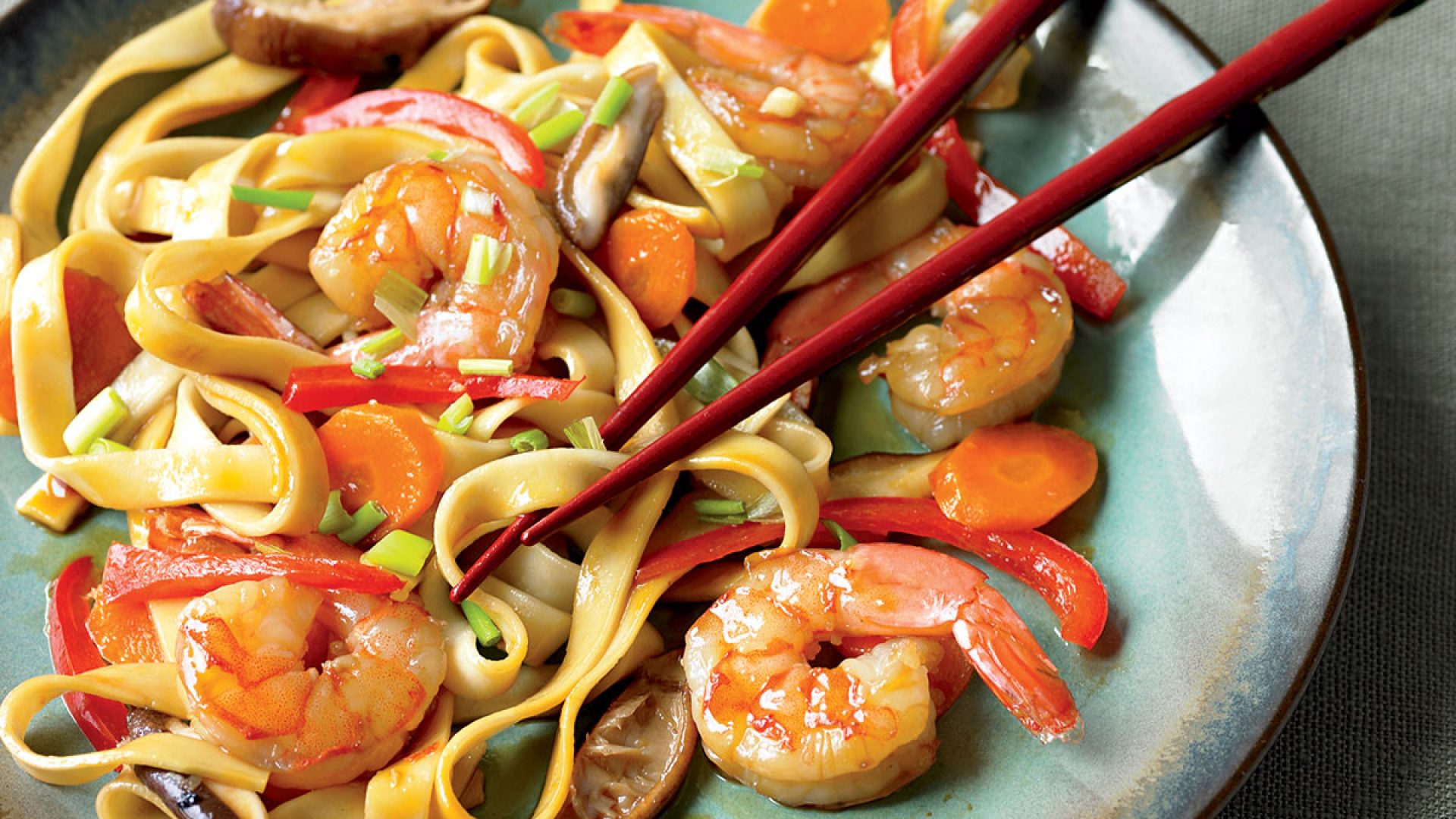 Low-Calorie Shrimp Lo Mein Recipe - Eat This Not That