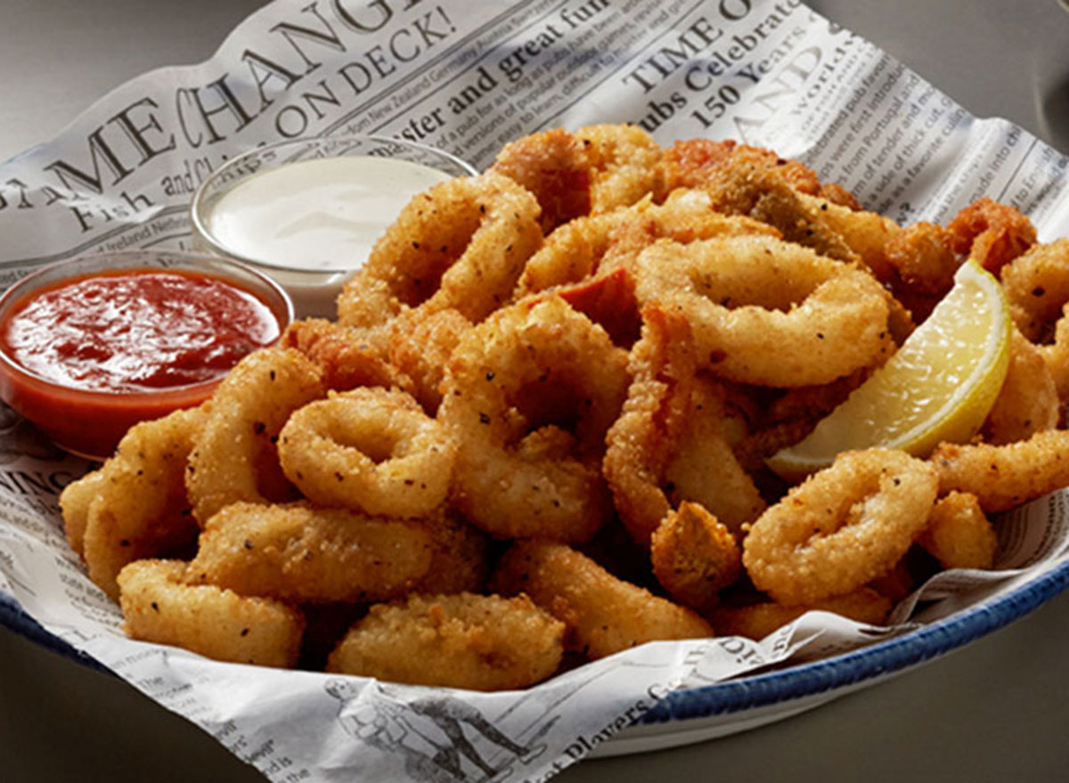 10 Restaurant Chains That Serve Craveworthy Fried Calamari