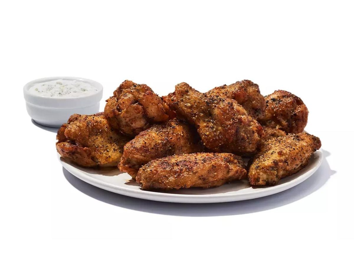 Hooters Menu: The Best & Worst Menu Items