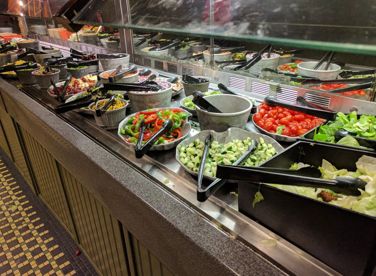 10 Restaurant Chains With the Best Salad Bars