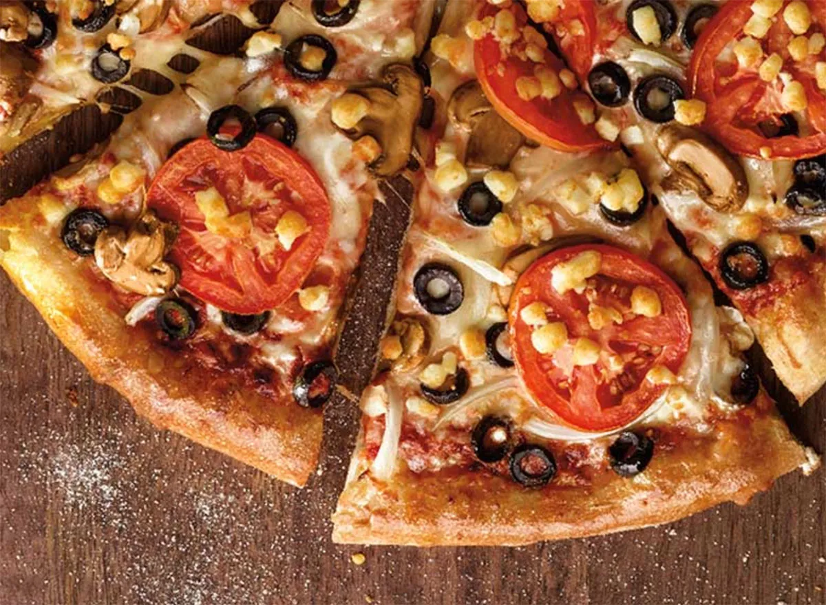 8 Fast-Food Restaurants That Serve the Best Pizza