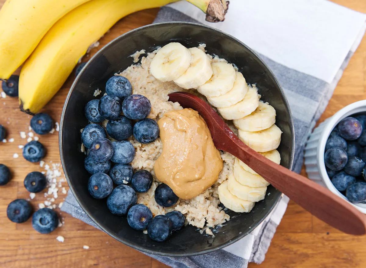 12 Side Effects of Eating Oatmeal Every Day, Say Dietitians