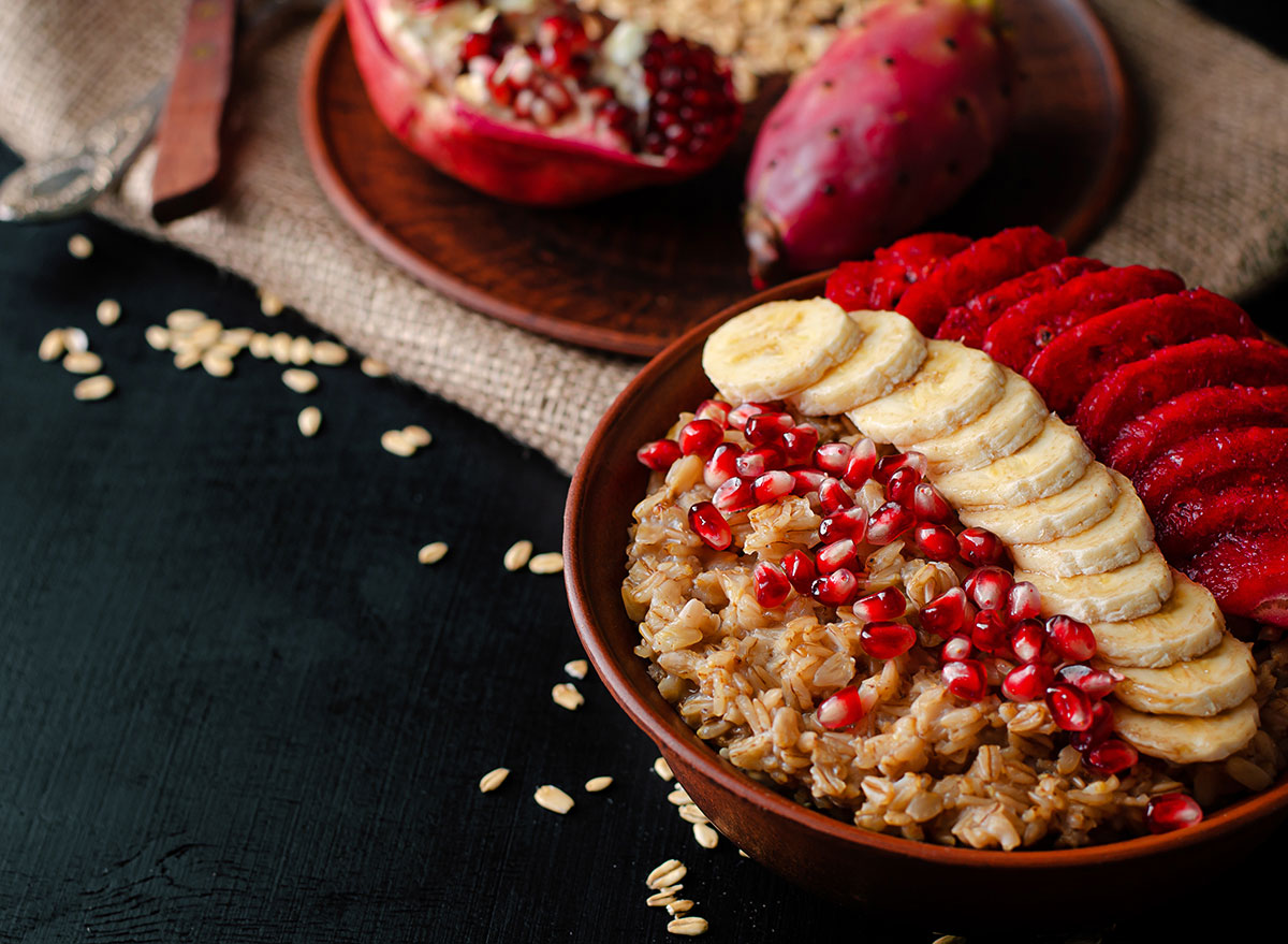 12 Side Effects of Eating Oatmeal Every Day, Say Dietitians