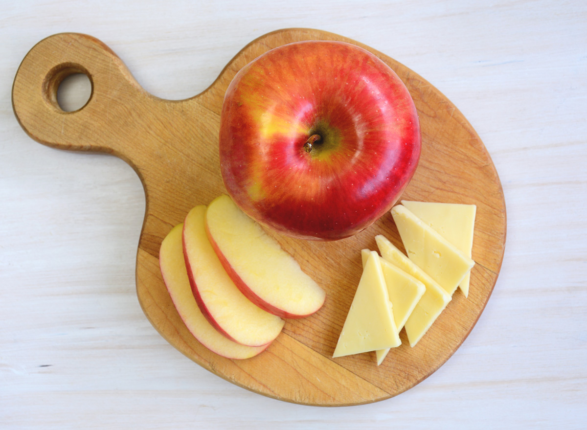 What Happens To Your Body When You Eat an Apple Every Day — Eat This ...