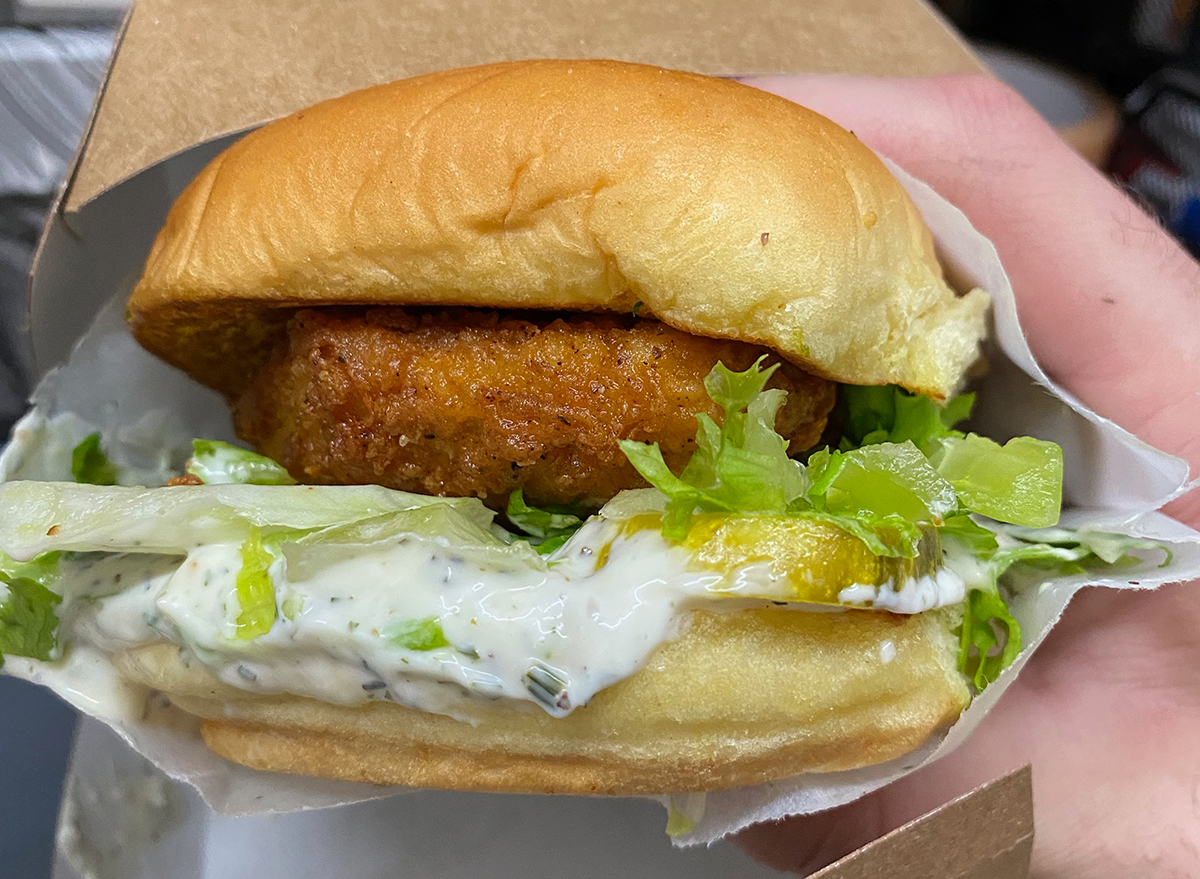 This is the Best Fast-Food Chicken Sandwich — Eat This Not That
