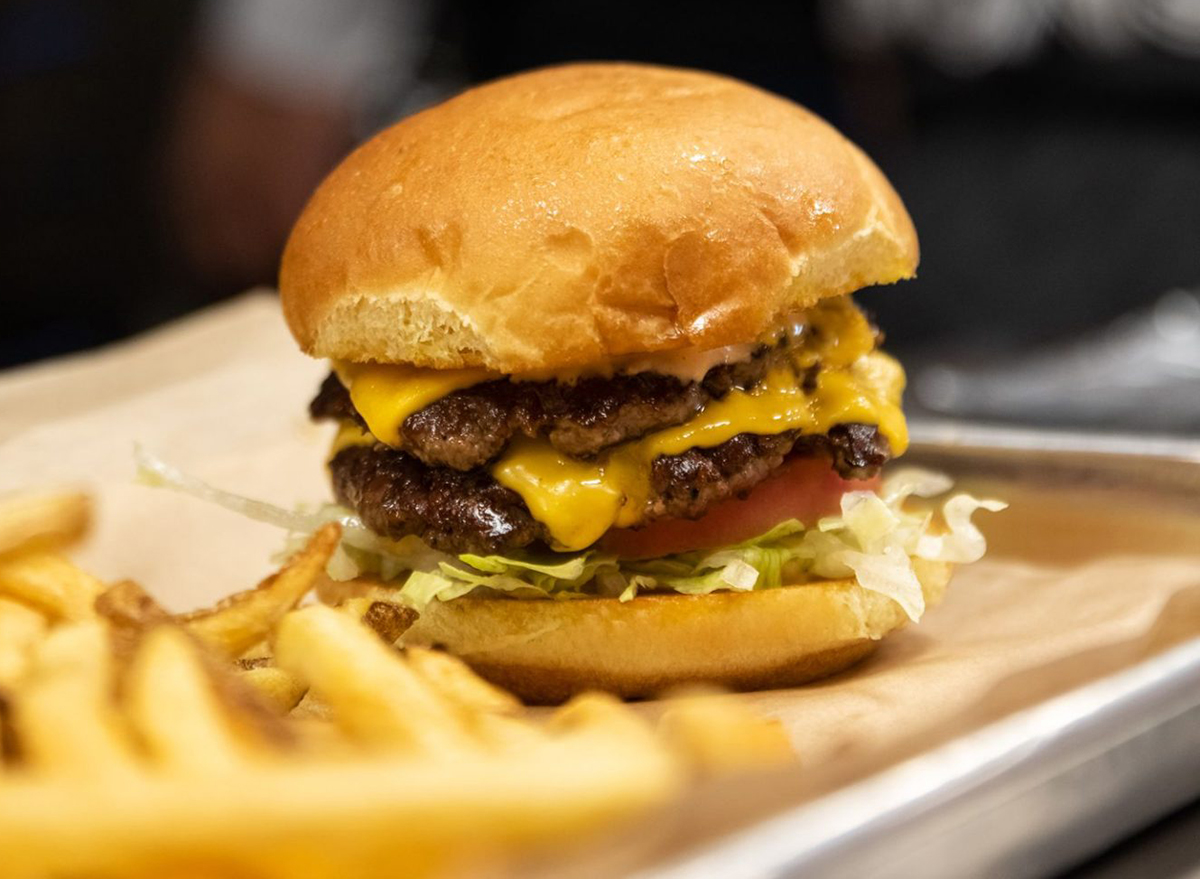12 Fast-Food Chains That Use 100% Ground Beef In Their Burgers
