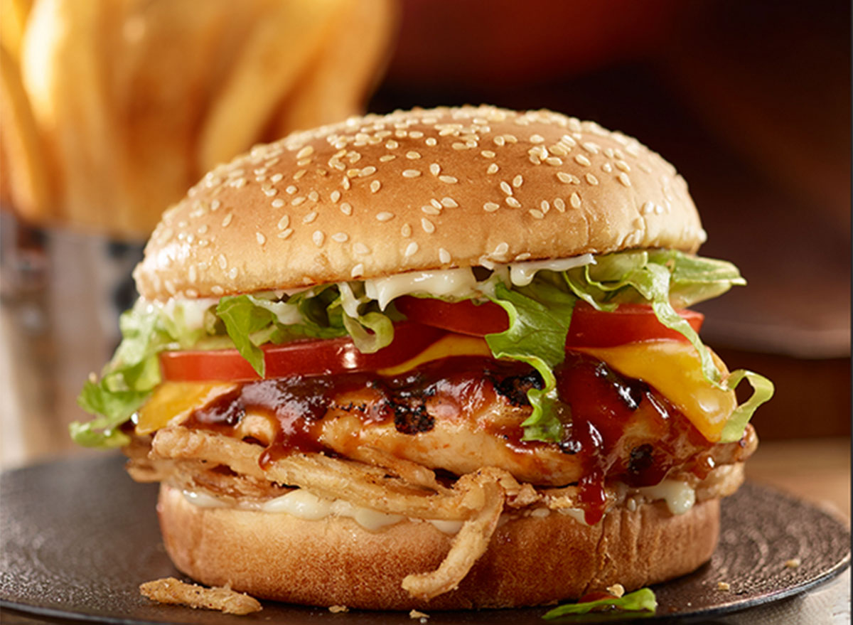 Red Robin to Begin Serving Fresh Chicken For the First Time