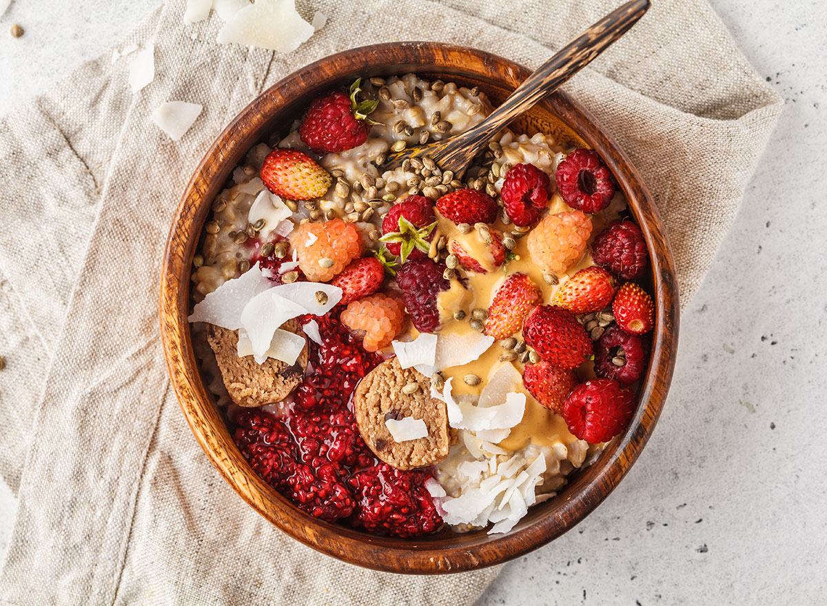When It Comes to Oatmeal, This Is the Healthiest Way to Eat It — Eat ...