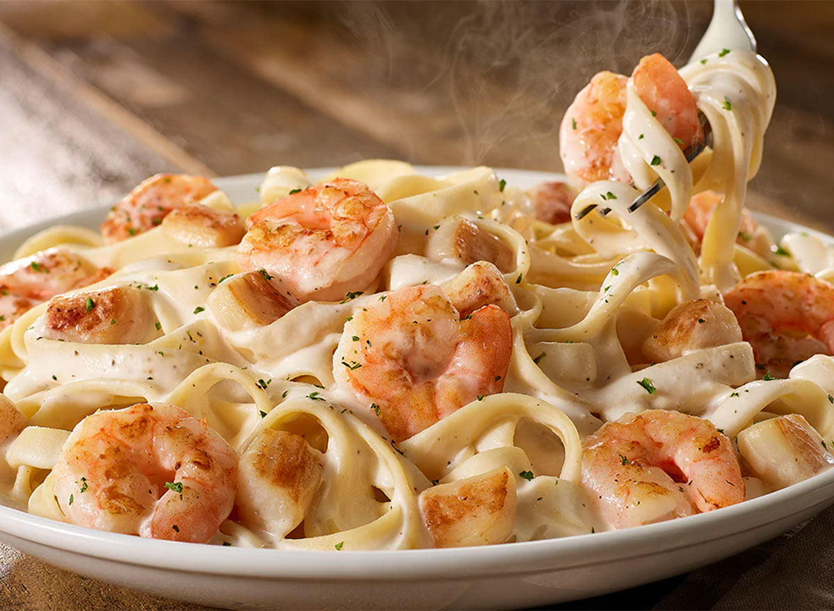 13 Restaurant Chains That Serve the Best Seafood Pastas
