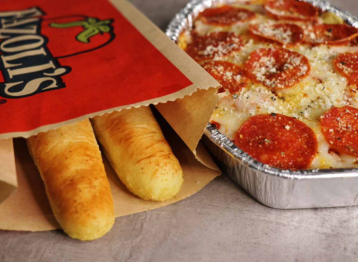 8 Restaurant Chains That Serve the Best Breadsticks