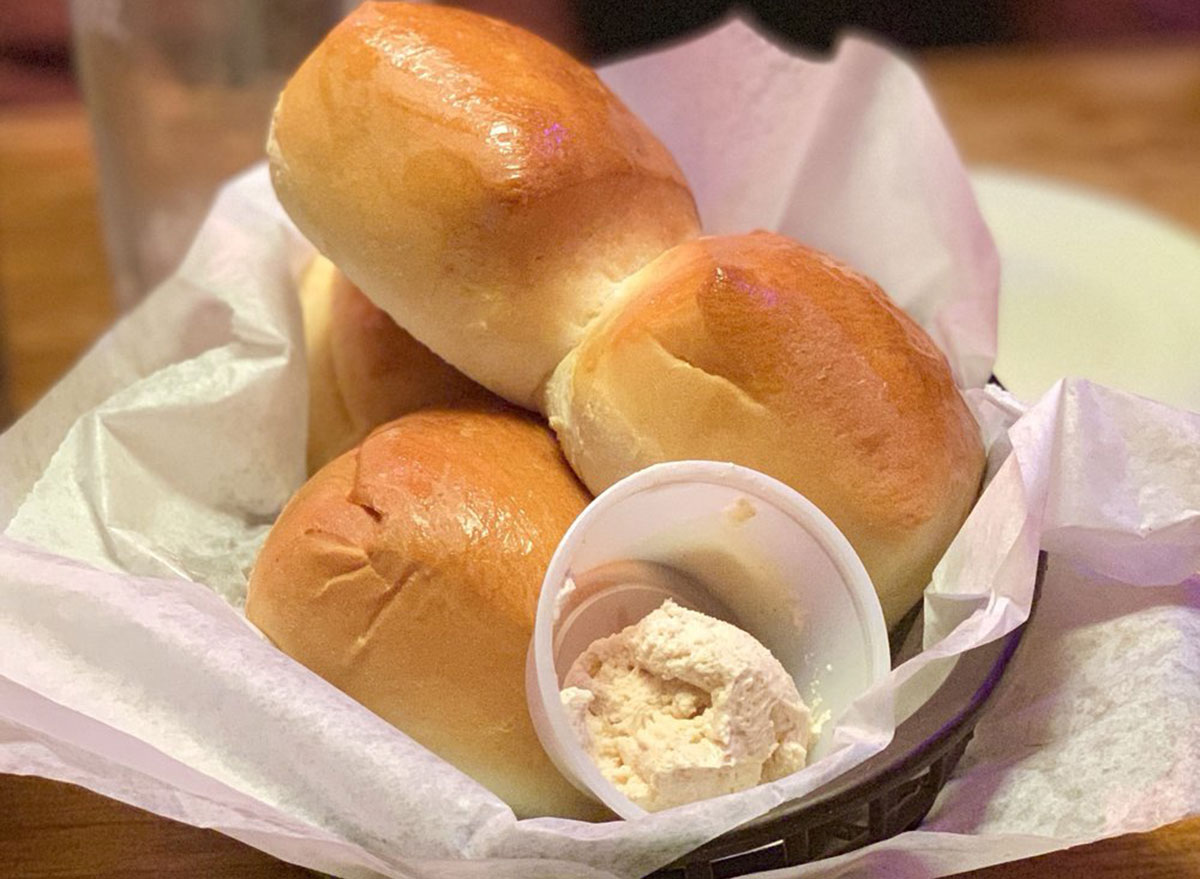 6 Restaurant Chains That Bake Fresh Bread
