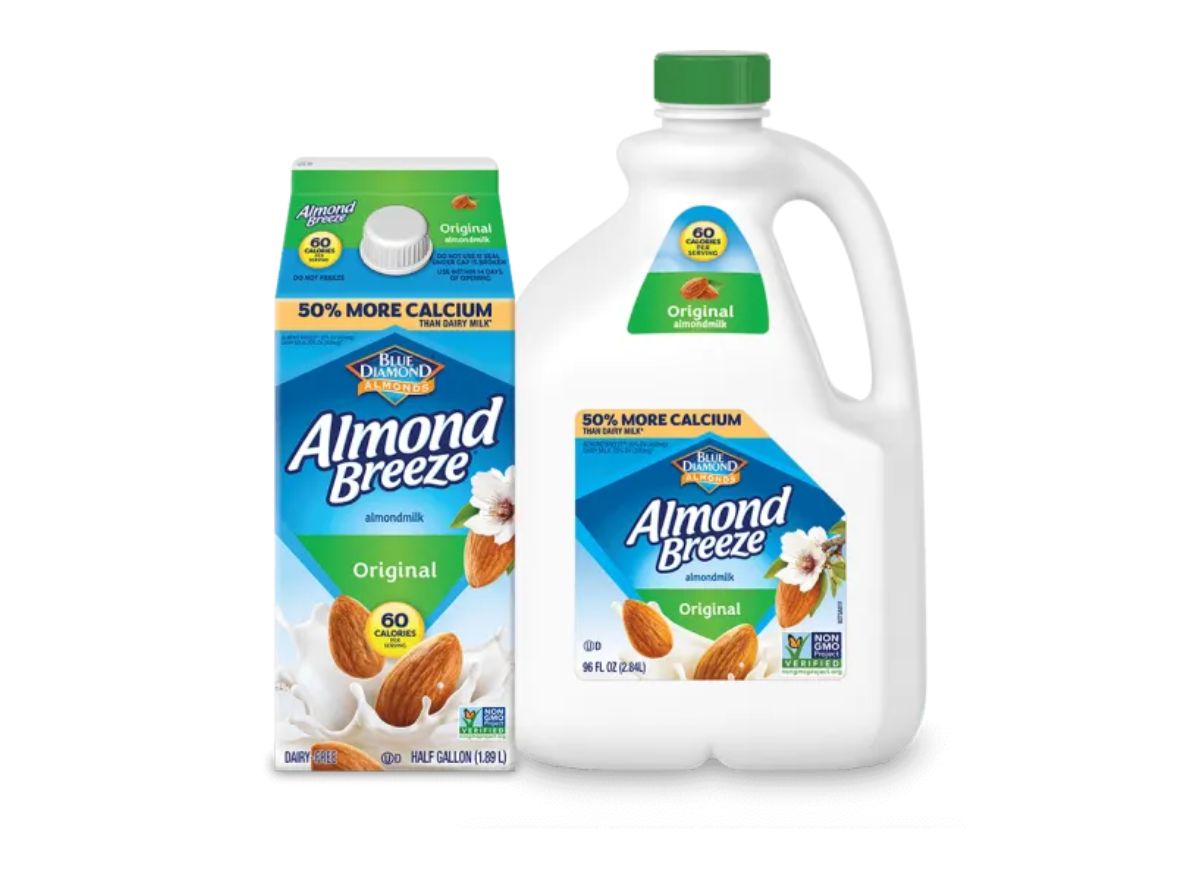 The 8 Best Almond Milks to Buy, According To Dietitians