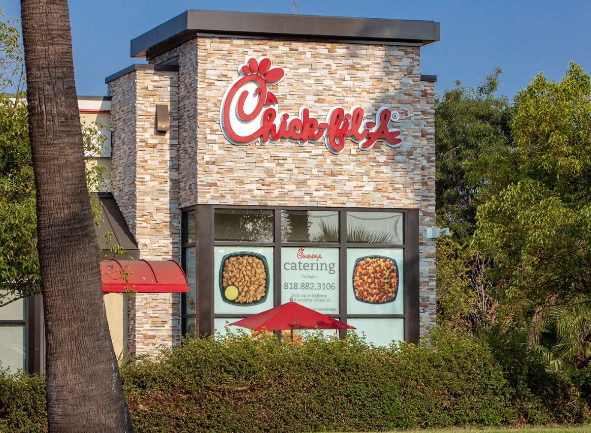 4 Most Overpriced Chicken Chains In 2024