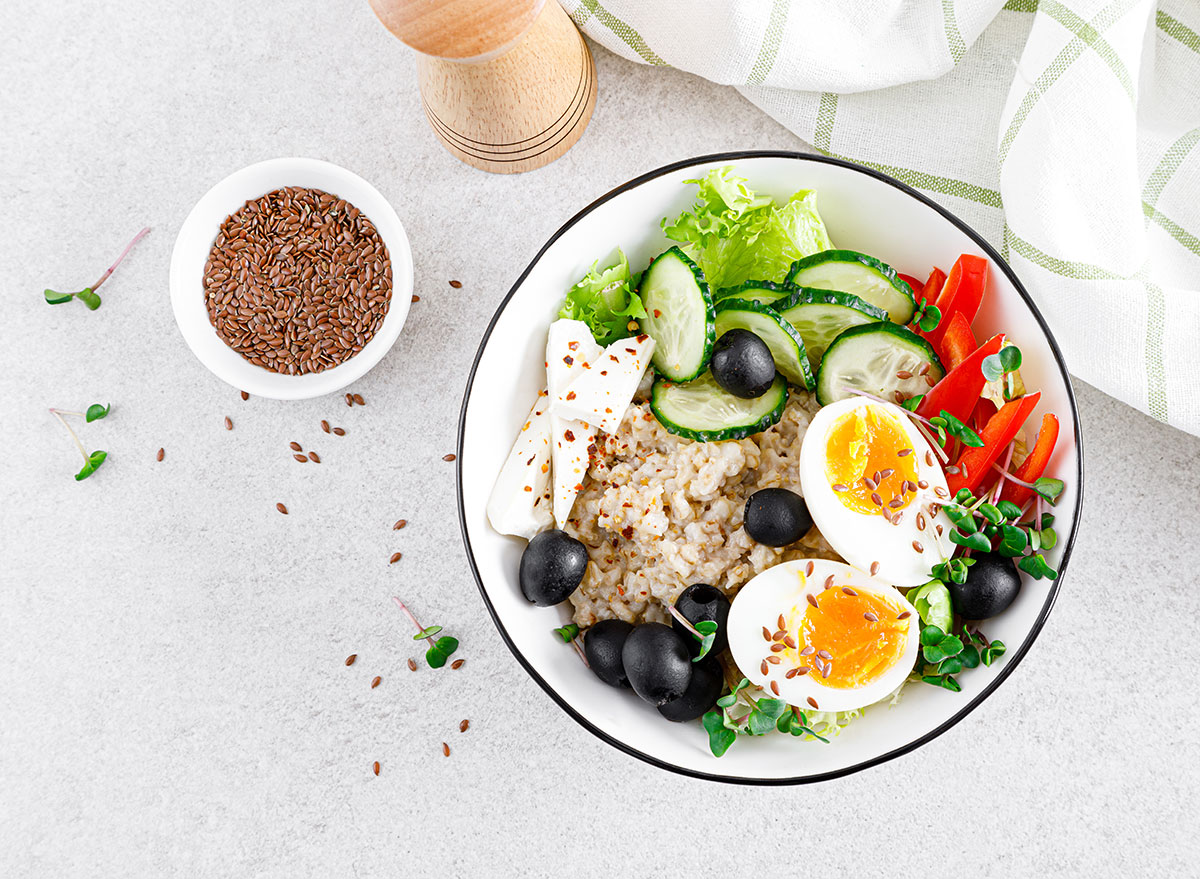 Domi Good: Oatmeal Habits to Help You Shrink Abdominal Fat, Say Dietitians
