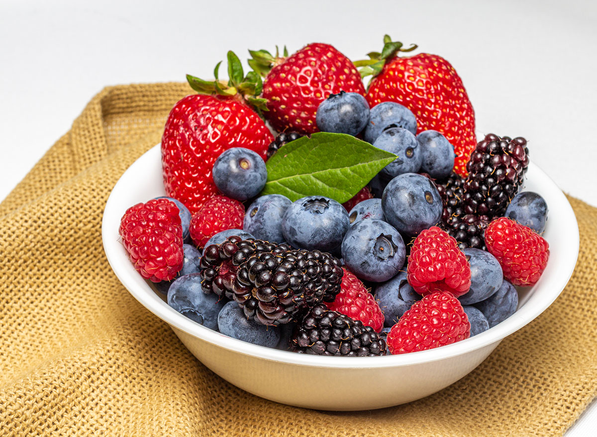 6 Incredible Effects of Eating Fruit Every Day, Say Dietitians — Eat ...