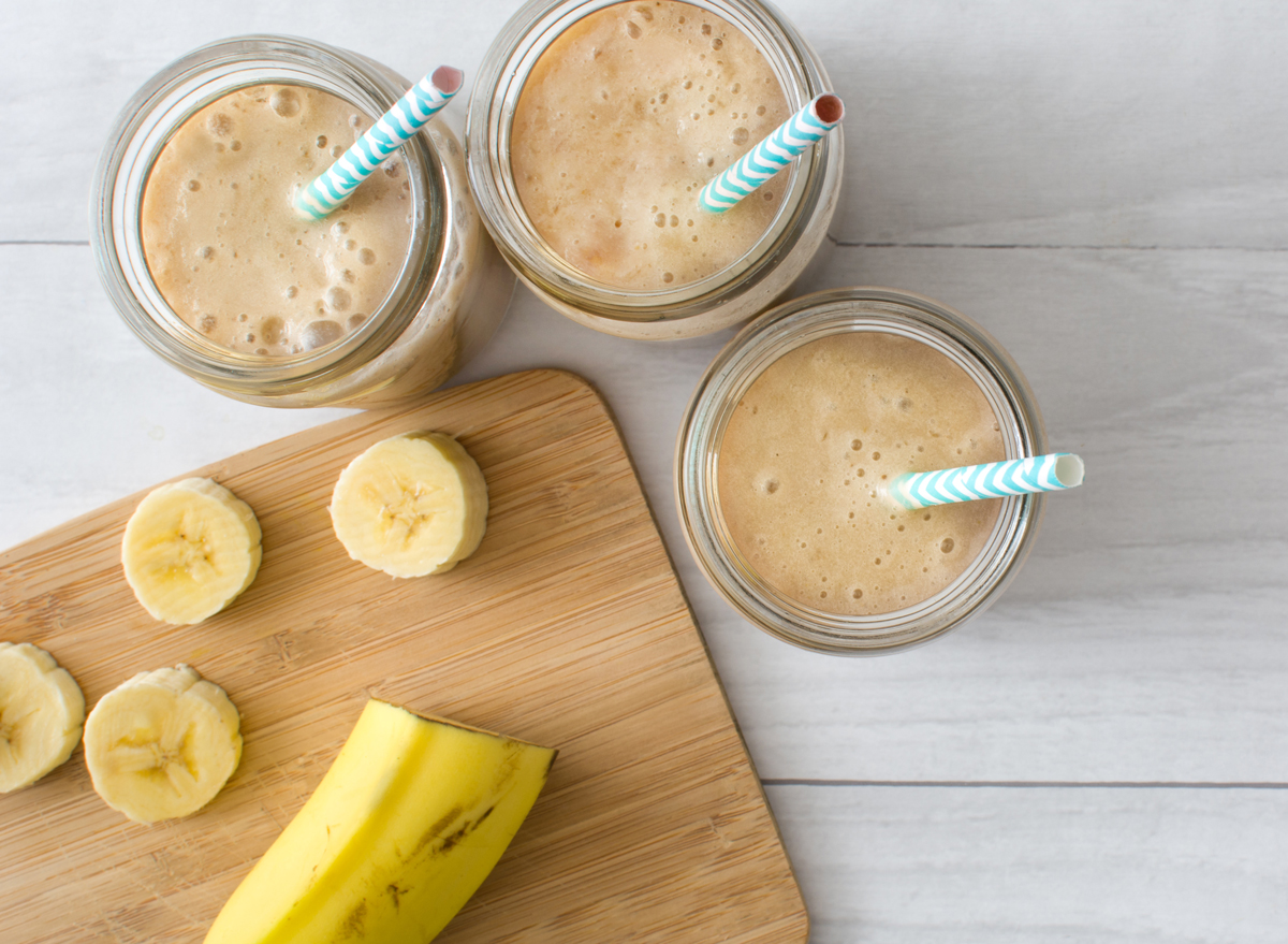 The Best Breakfast Foods for a Flatter Stomach, Say Dietitians