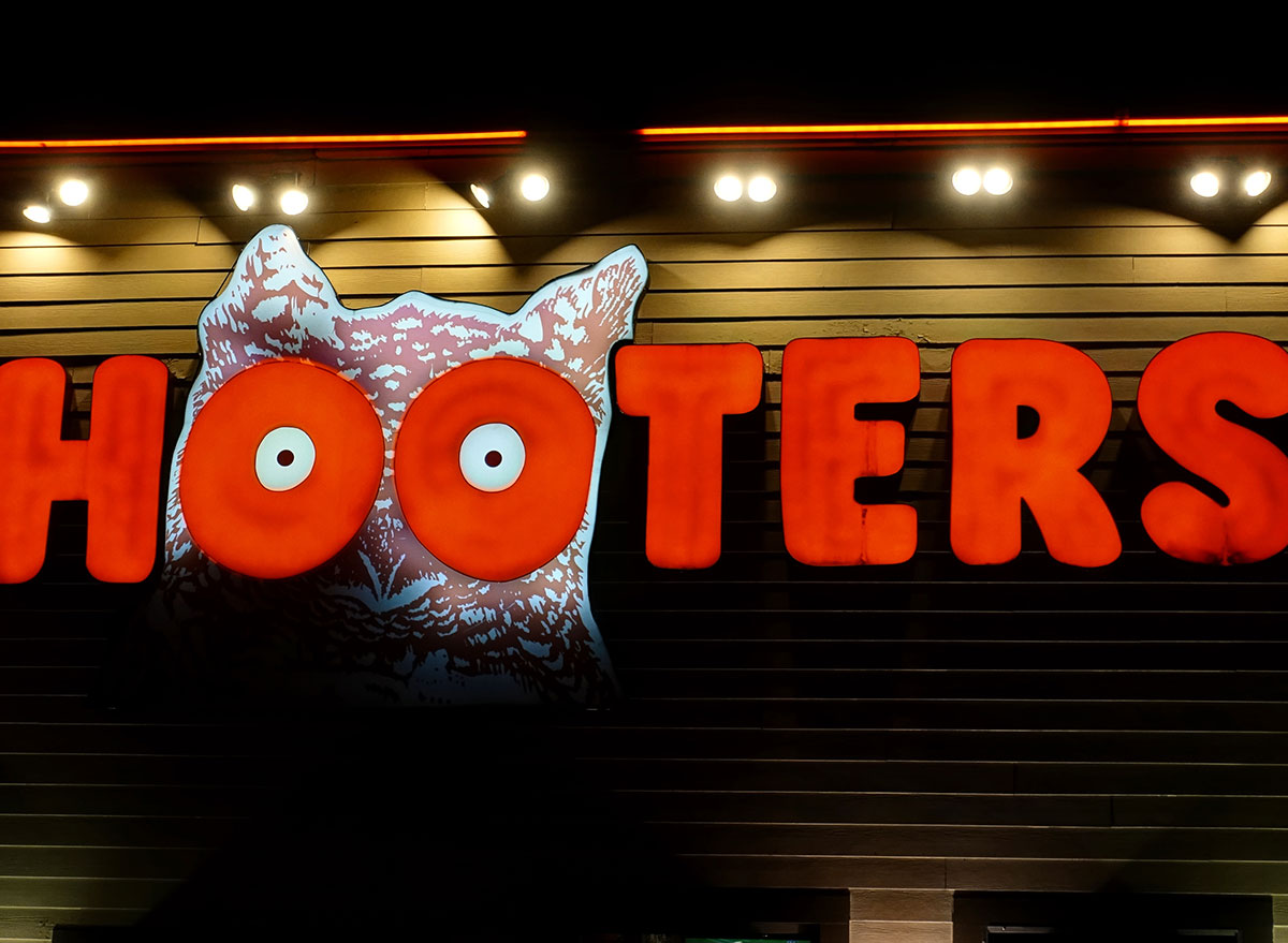 11 Secrets Hooters Servers Want You to Know — Eat This Not That