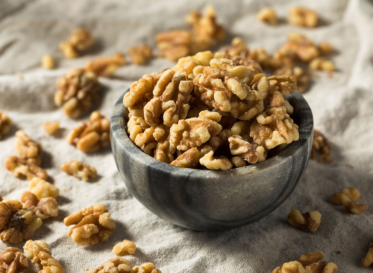 6 Best Nuts to Eat for Weight Loss