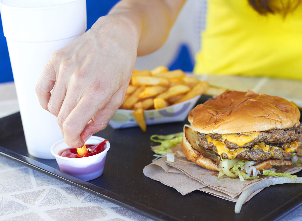 6 Dangerous Side Effects of Eating Fast Food Every Day