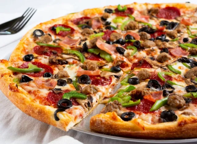 7 Best Supreme Pizzas at Chain Restaurants, According to Diners