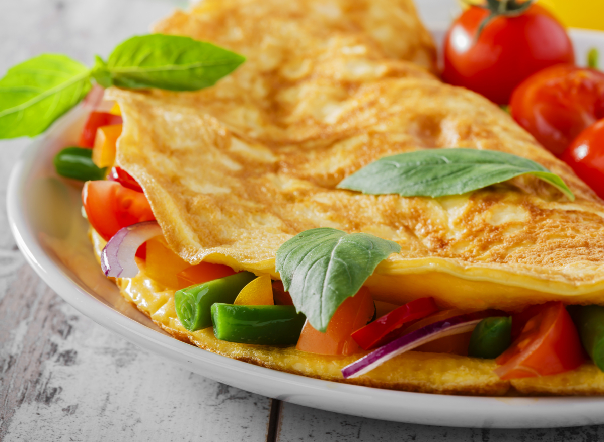 6 Best Omelet Combinations for Faster Weight Loss, Say Dietitians — Eat ...