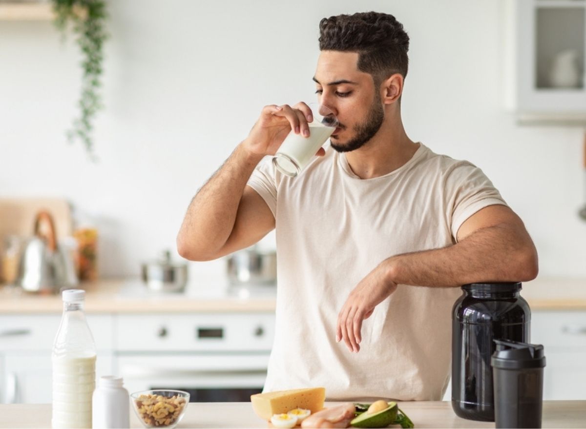 Surprising Side Effects of Drinking Skim Milk, Say Dietitians — Eat ...