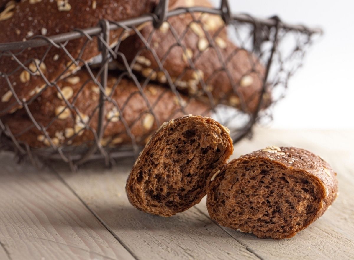 8 Restaurant Chains With the Best Bread Baskets