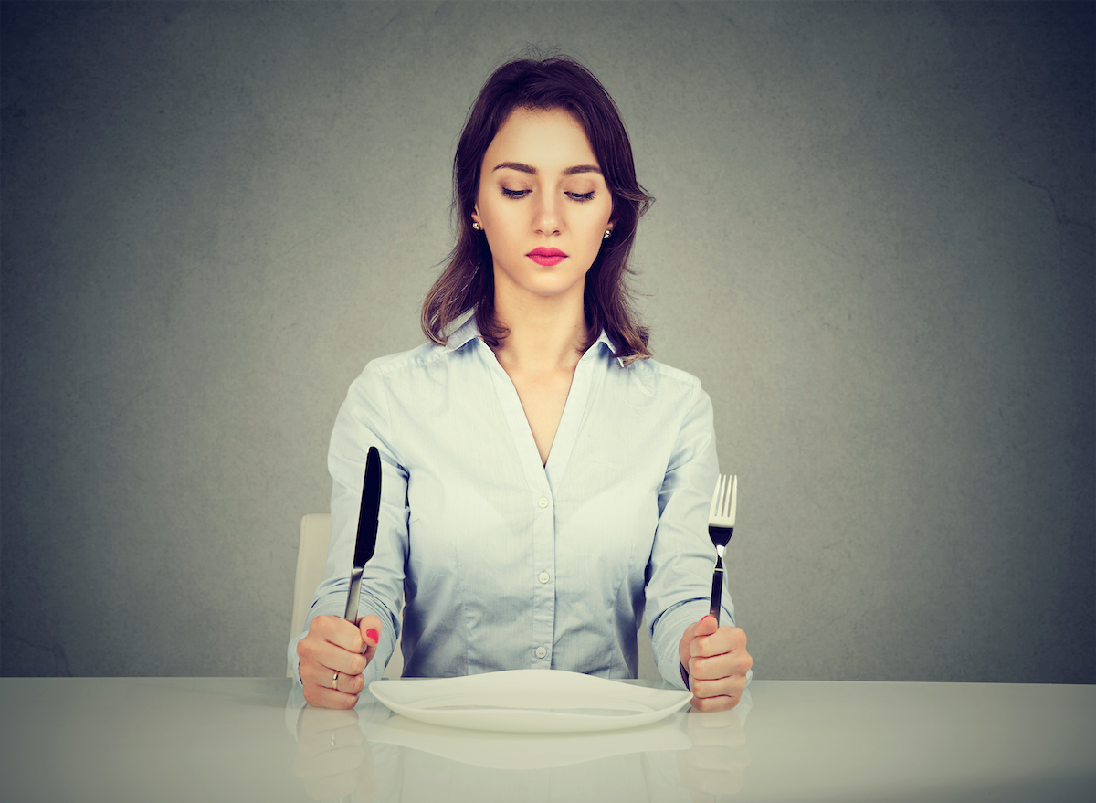 6 Habits That May Be Considered Disordered Eating, Say Dietitians
