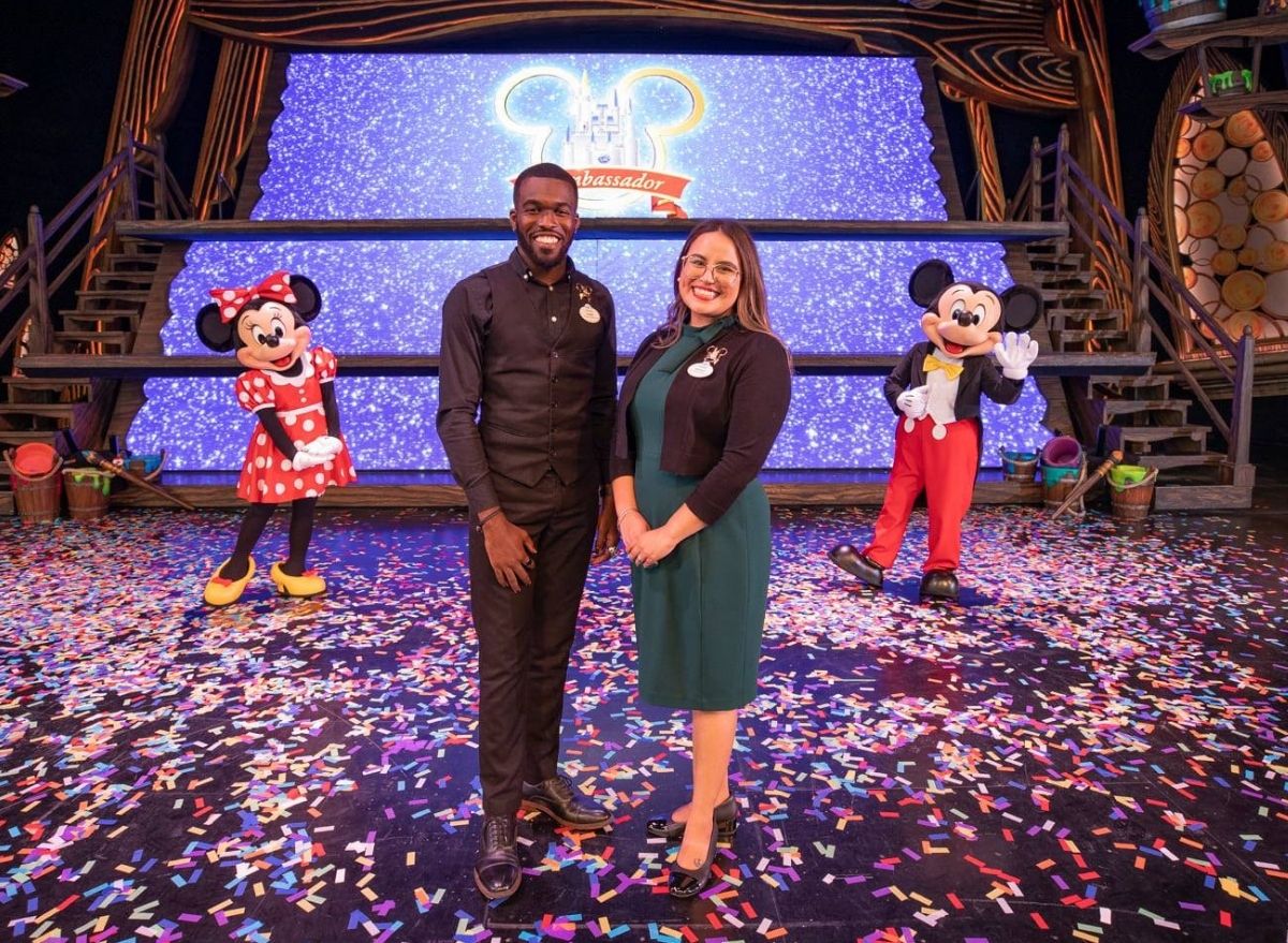 7 Strict Rules Disney Food Workers Have to Follow — Eat This Not That
