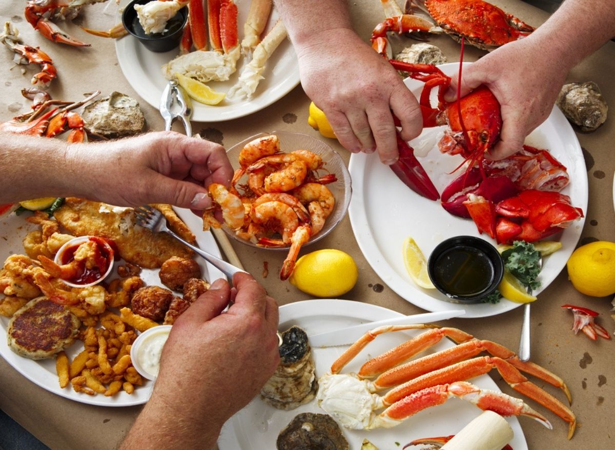 11 Seafood Restaurant Menu Red Flags, According to Chefs
