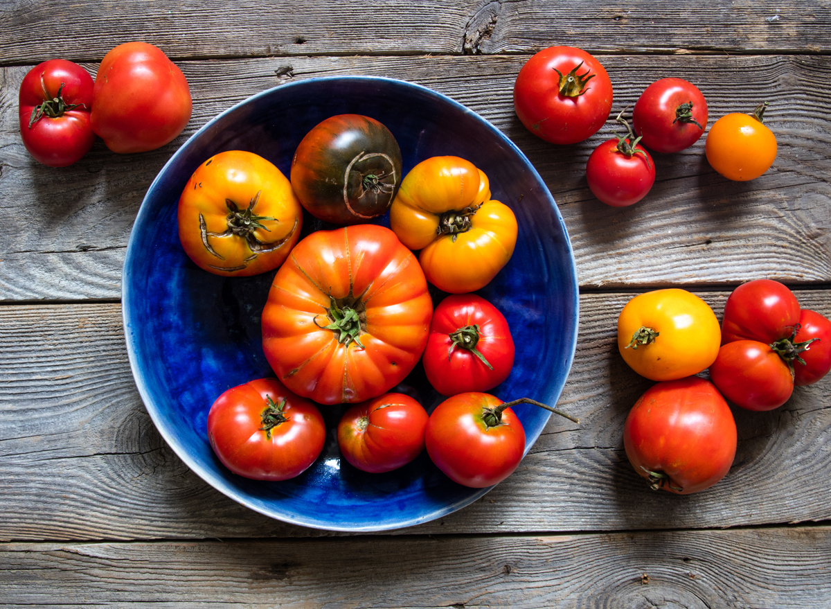6 Science-Backed Benefits of Eating Tomatoes—and 1 Side Effect