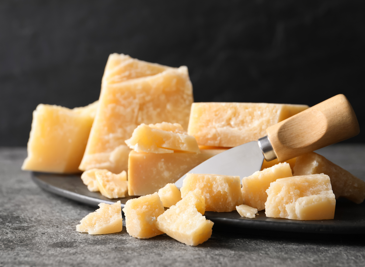 10 Best Low-Fat Cheeses For Weight Loss