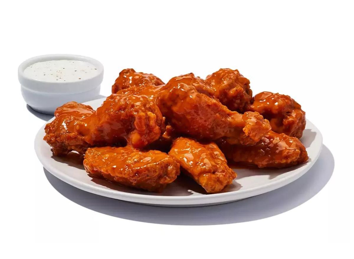 Hooters Menu: The Best & Worst Menu Items