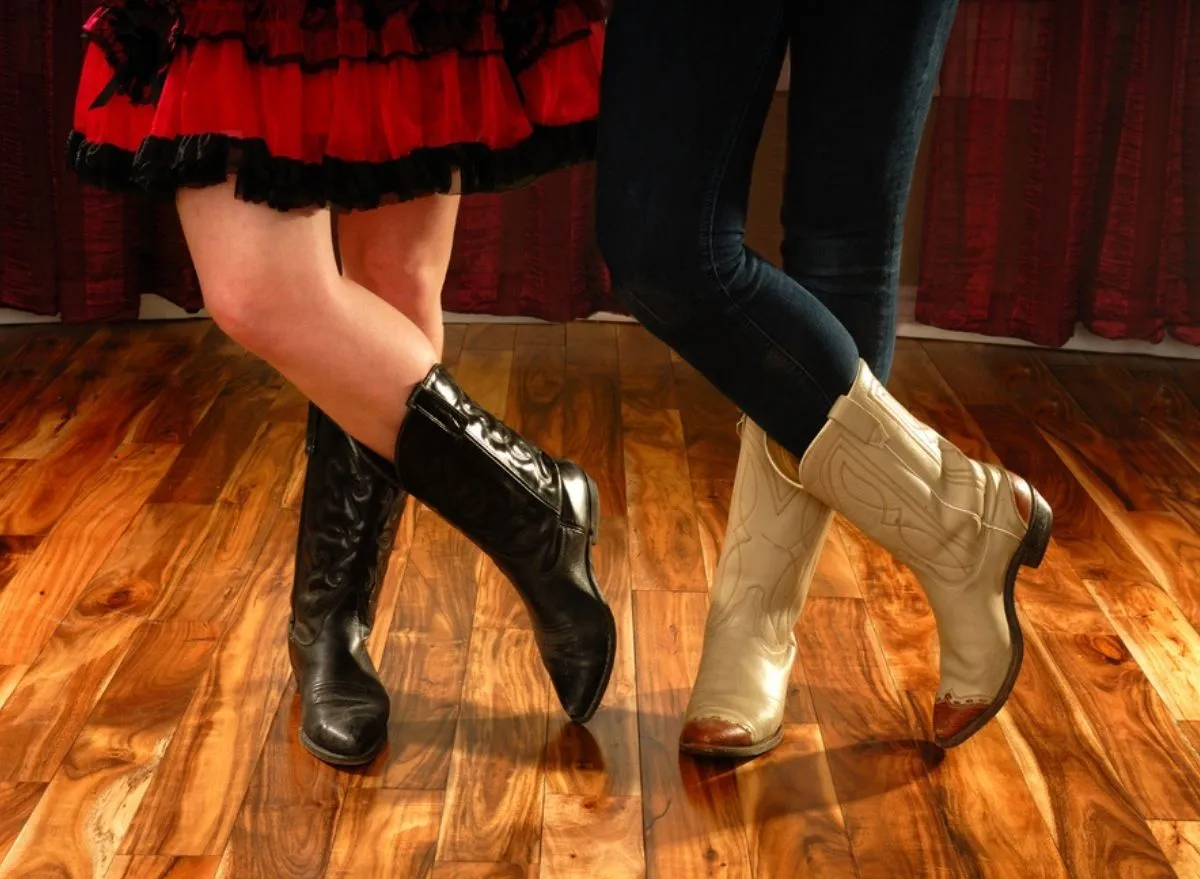 7 Strict Rules Texas Roadhouse Workers Have to Follow