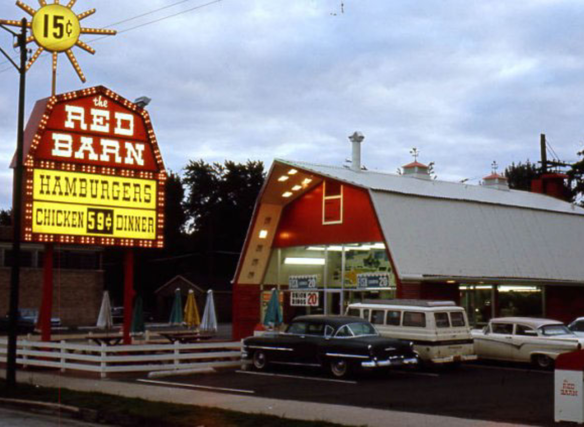 7 Iconic Chains That Went Bust in the Worst Way