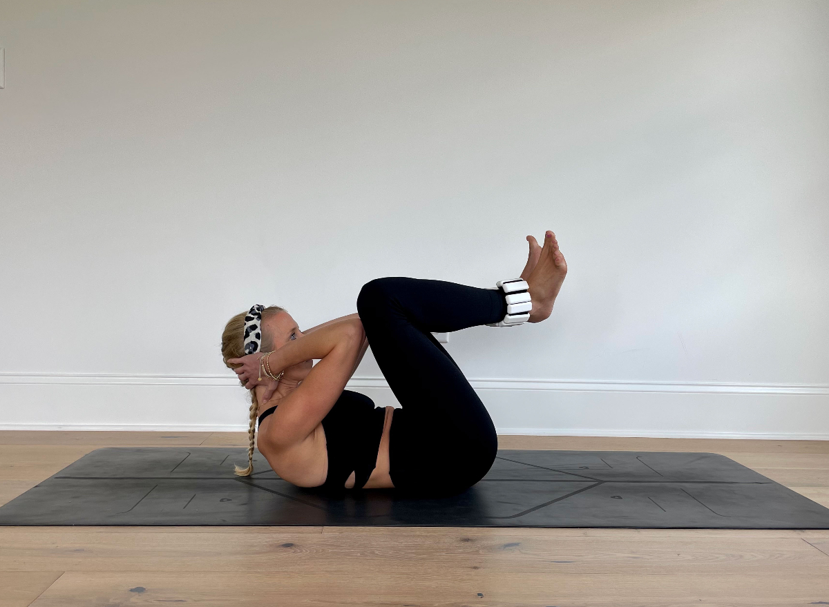 4 Waist-slimming Exercises You Can Do With Ankle Weights, Trainer Says ...