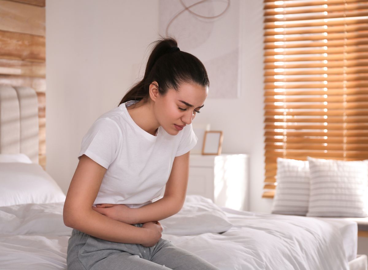 3 Signs Your Gut Is Unhealthy, and 3 Foods That Can Help