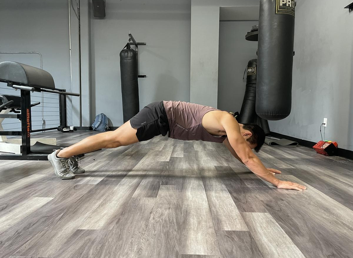 Melt Your Gut and Get Into Shape With This Floor Routine