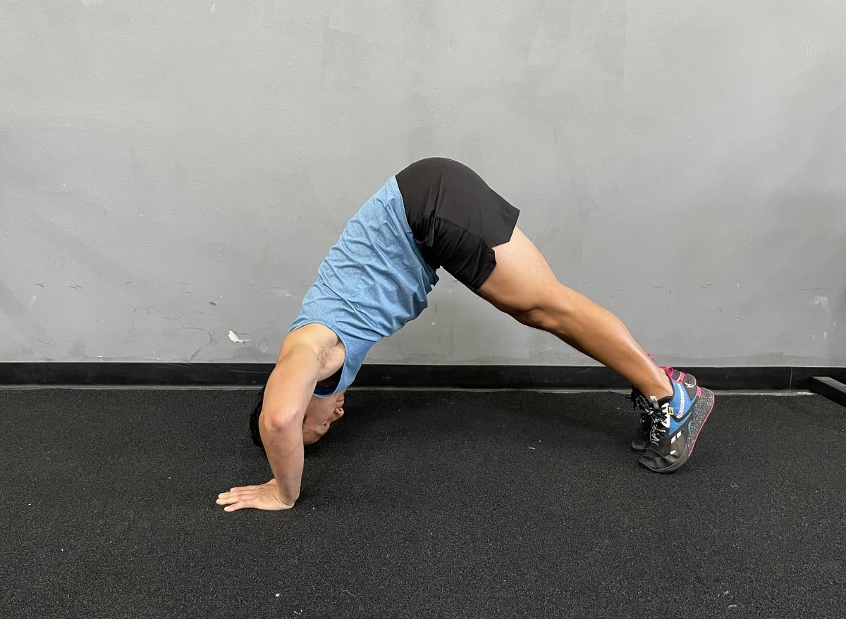 Want a Lean Body for Good? Adopt This Floor Workout ASAP, Trainer Says ...