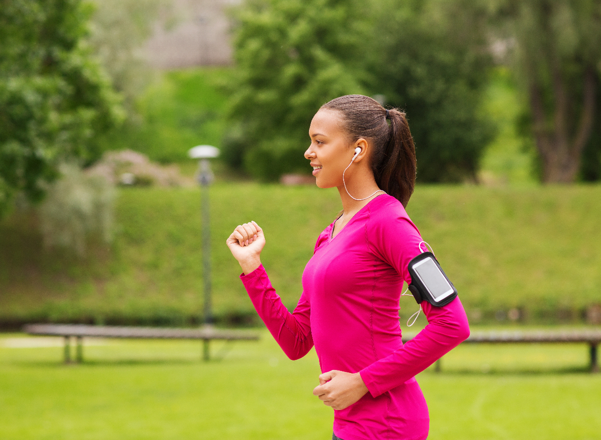 A Trainer's 20-Minute Power Walking Workout For Weight Loss
