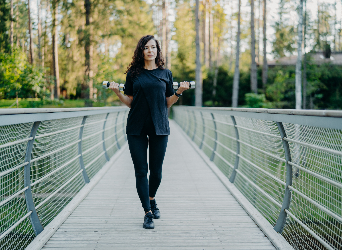 7 Arm-Toning Moves for Your Daily Walk