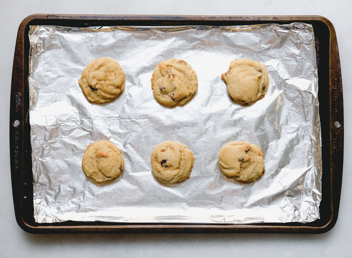 Will Parchment Paper, Foil, or Non-Stick Spray Bake the Best Cookies? I ...