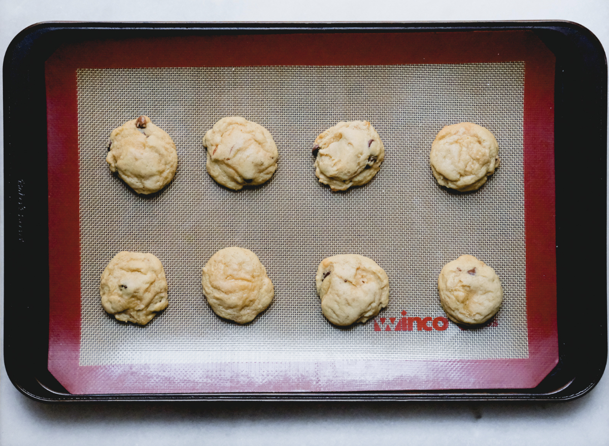 Will Parchment Paper, Foil, or Non-Stick Spray Bake the Best Cookies? I ...