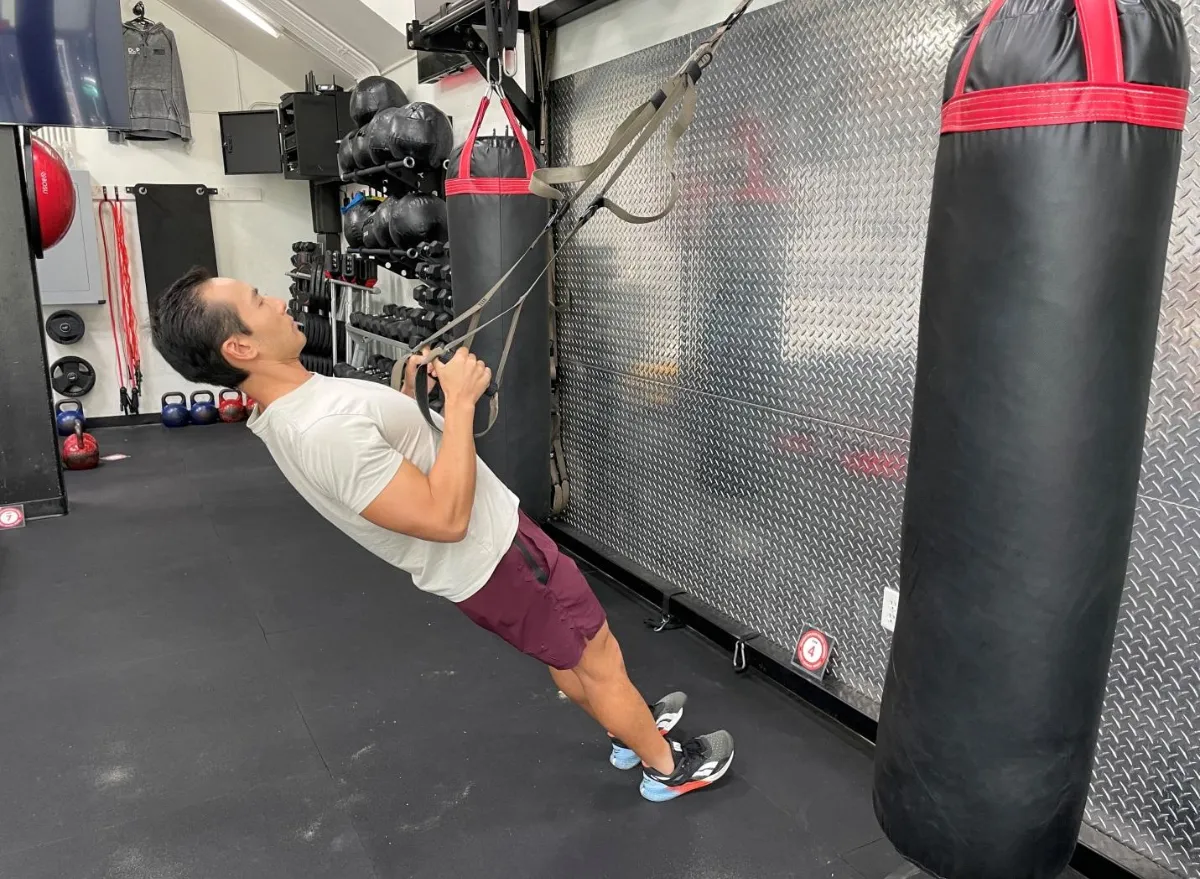 The Best Calisthenics Exercises for Stronger Muscles in Your 50s — Eat ...