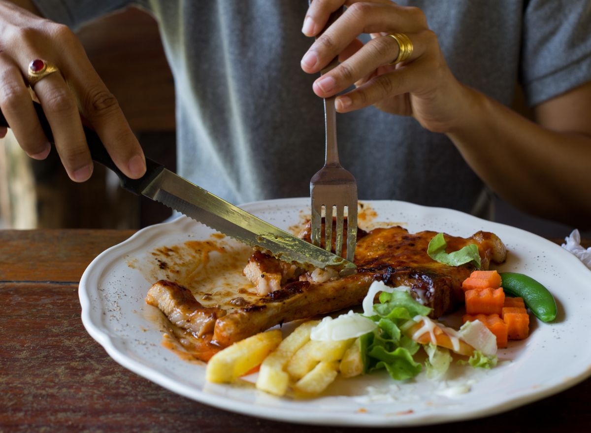 What Happens to Your Body When You Eat After 7 p.m. Every Day