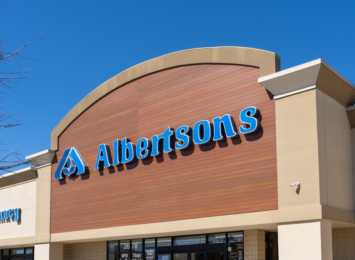 20 Grocery Stores Open On July 4th, 2024