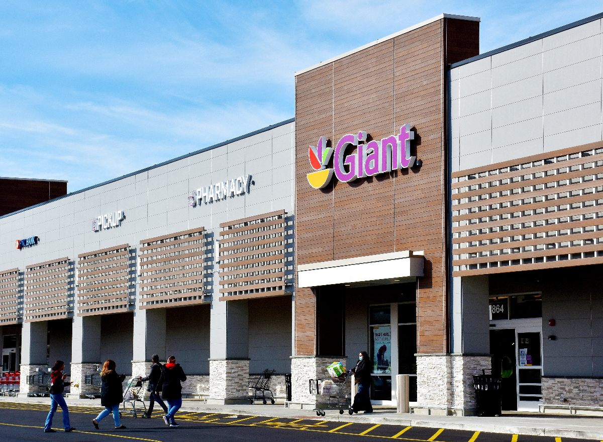 11 Grocery Chains Open on New Year's Day