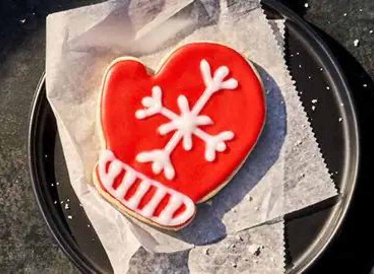 15 Best Holiday Drinks and Treats at Chain Restaurants Now