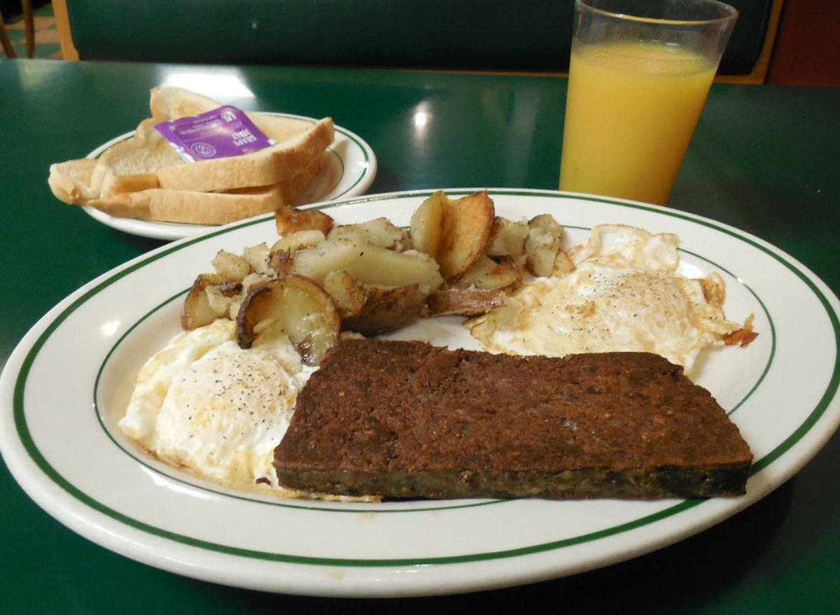 10 Restaurant Dishes You Should Only Order In the Northeast